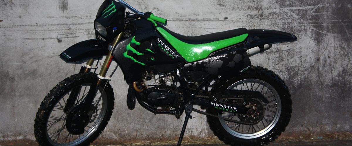Suzuki Rmx Monster Energy edition - 2002 - Skjoldene har jeg selv været ...