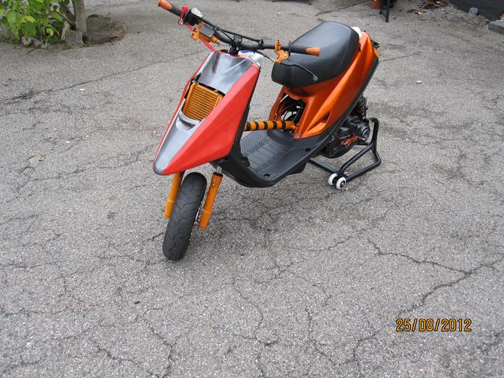 Yamaha Jog AS - 1996 - Det med den er rød og sølv er...