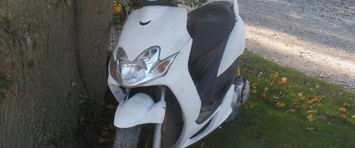 Yamaha Jog r - 2013 - skjolde er carbon.