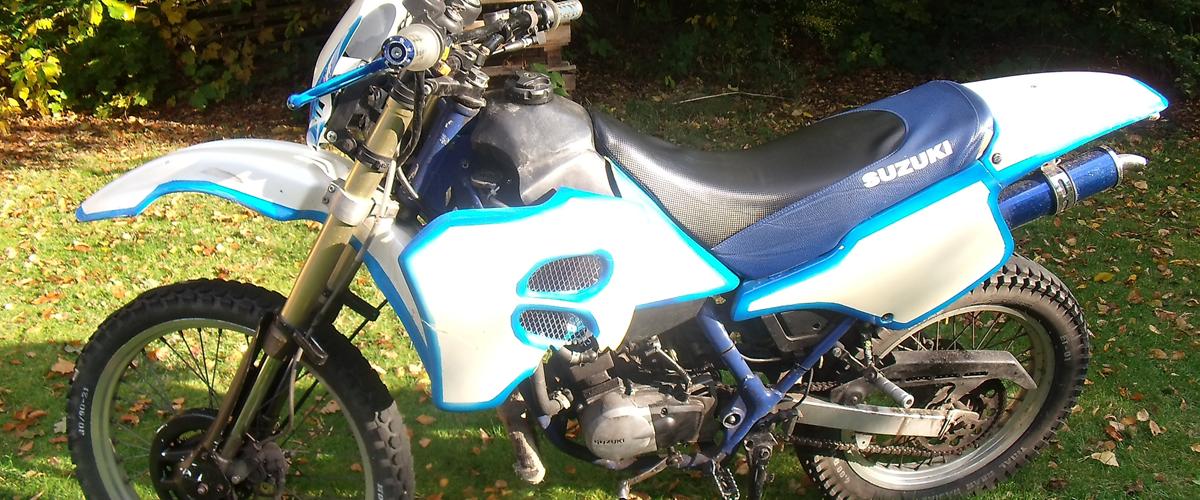 Suzuki RMX 50 - 2001 - der er komme nye dele i motor...