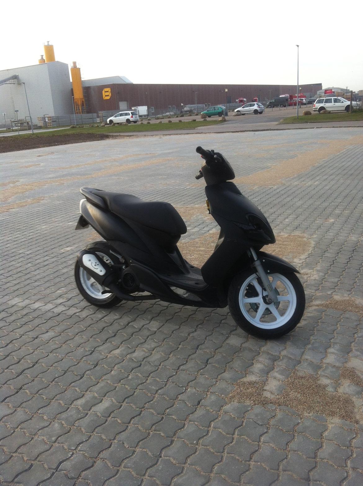 Yamaha Jog R ''Sorte Svin'' - Billeder af scootere - Uploaded af ...