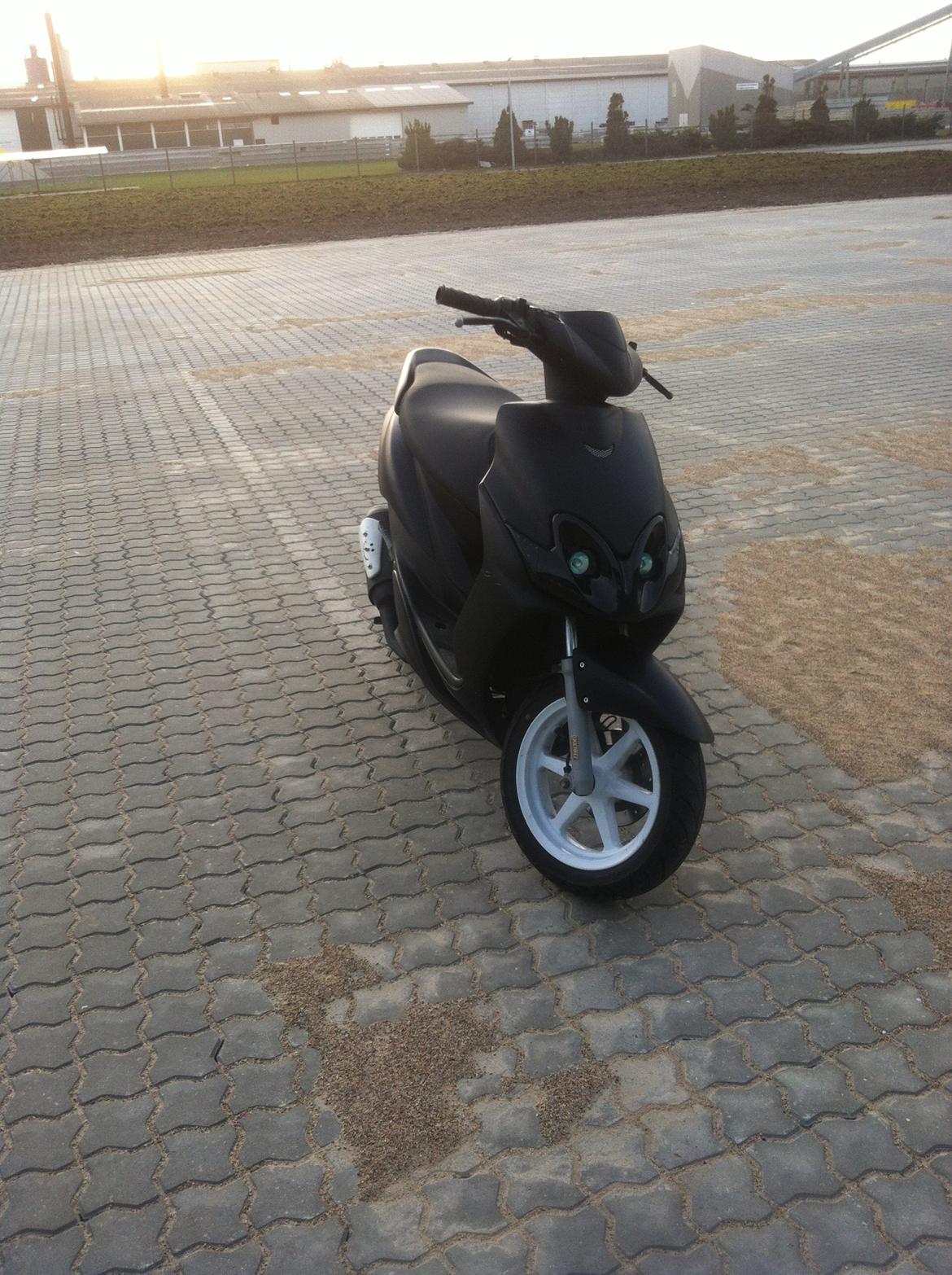 Yamaha Jog R ''Sorte Svin'' - Billeder af scootere - Uploaded af ...