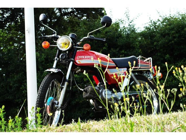 Suzuki DM50 - Samurai "Røde" - 1990 - Patinamodel: Har lidt pletter...