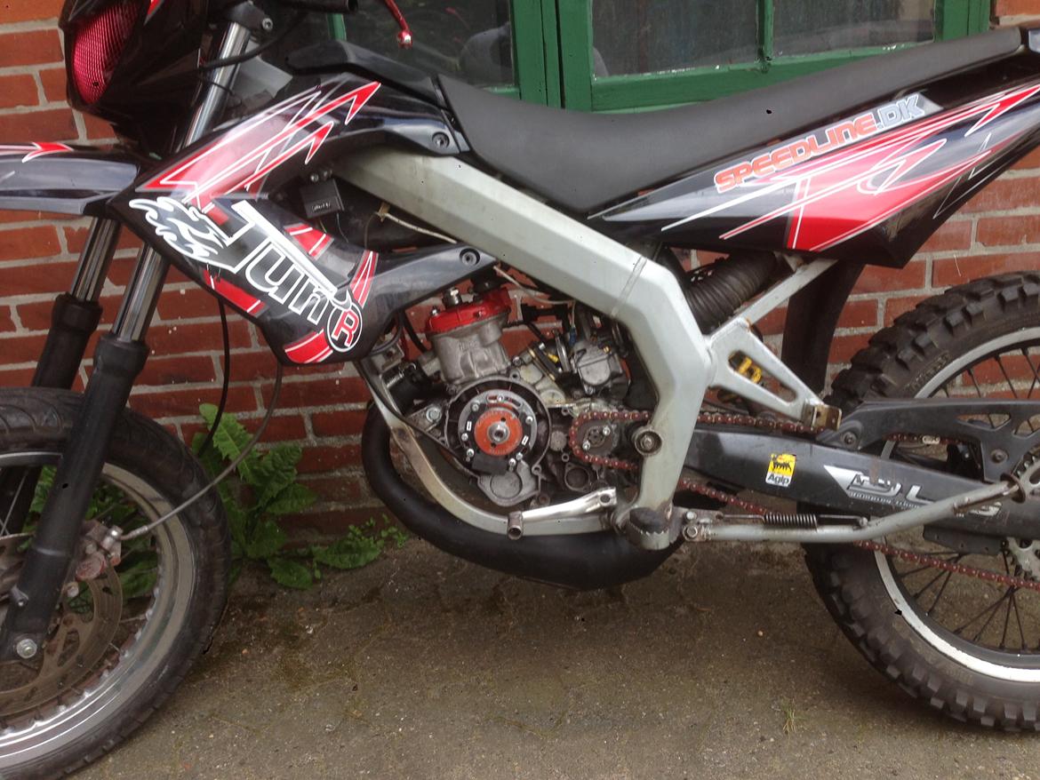 Gilera smt sort/rød nye skjolde. til jog - Billeder af scootere ...