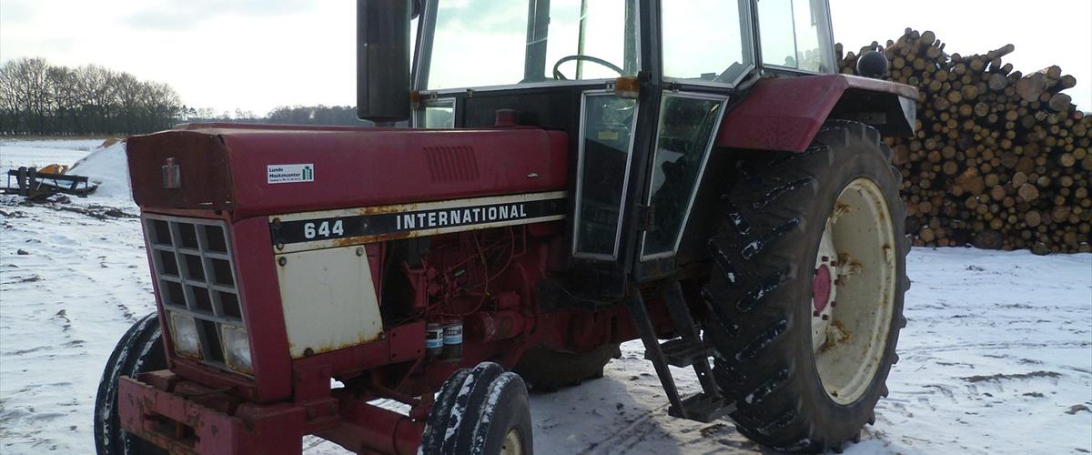 International Harvester 644 - - den starter og køre rigtig go...
